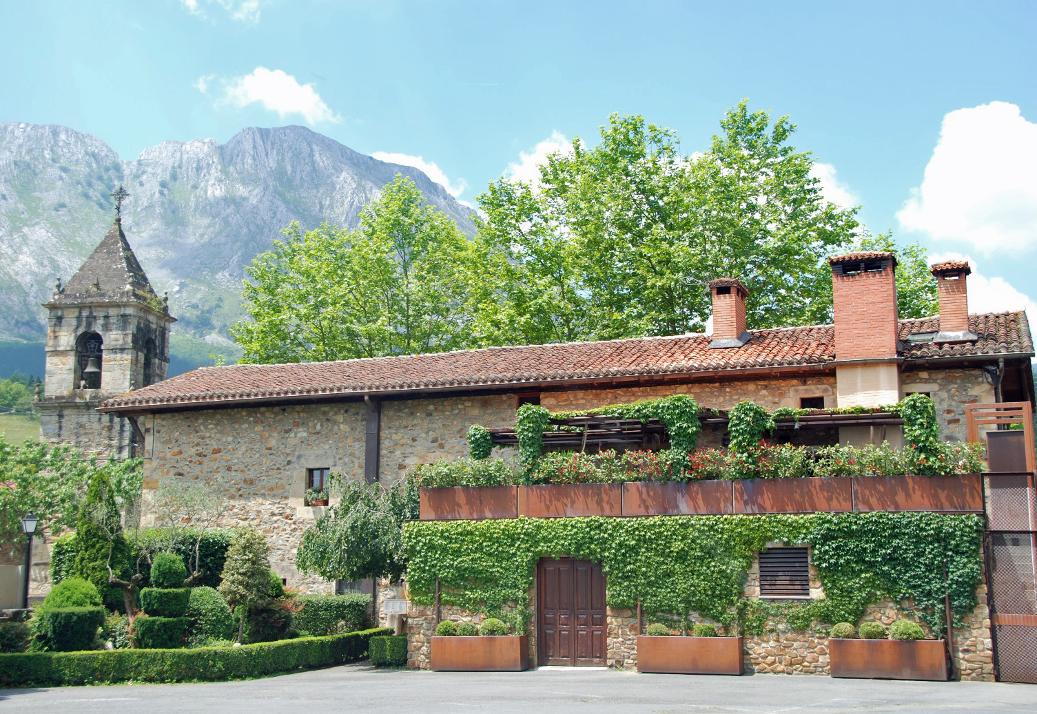 Asador Etxebarri: Wood-Fired Fine Dining in the Basque Hills - New York ...